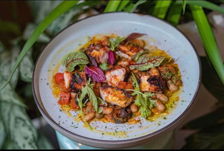 MAIN COURSES | Sol Kitchen & Bar D7