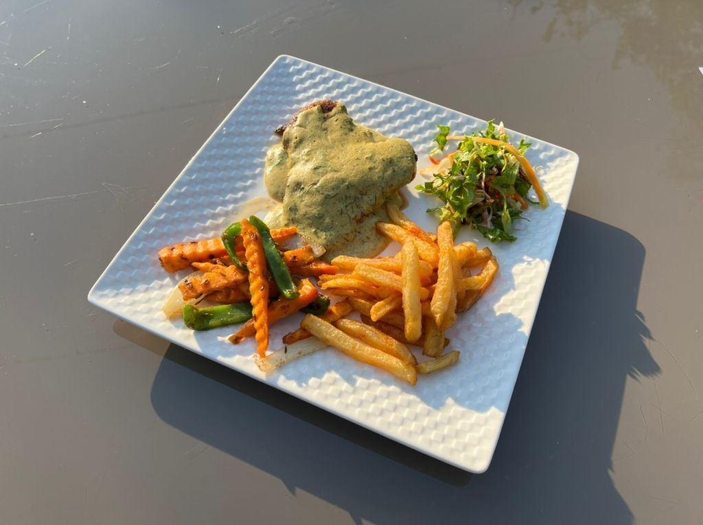 continental chicken main course | The Aviary Lounge (Halal)