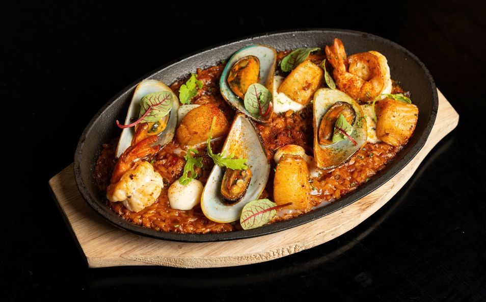 MAIN COURSES | Sol Kitchen & Bar D7